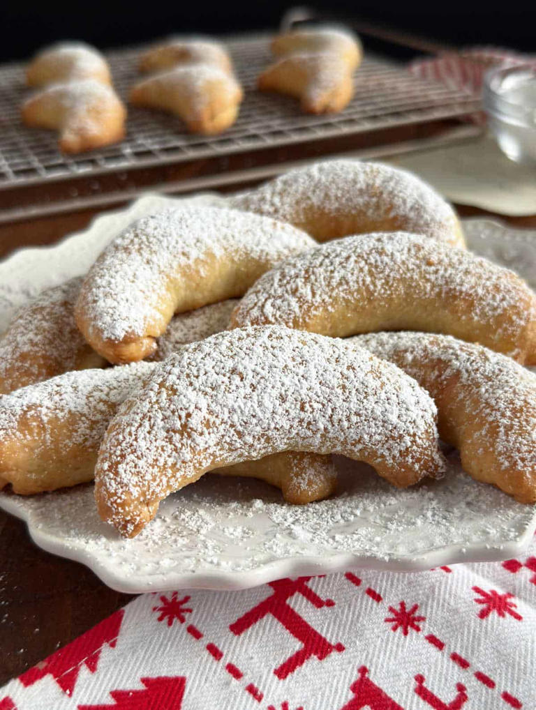 Grandma's nut horns (rosky)