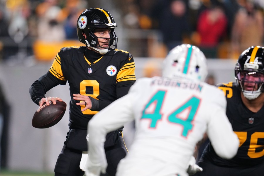 Steelers score touchdowns in four straight drives to down Dolphins