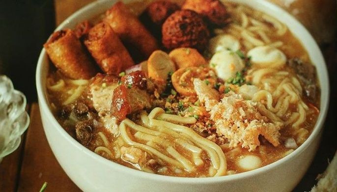 Rainy day treat: Good ole classic lomi