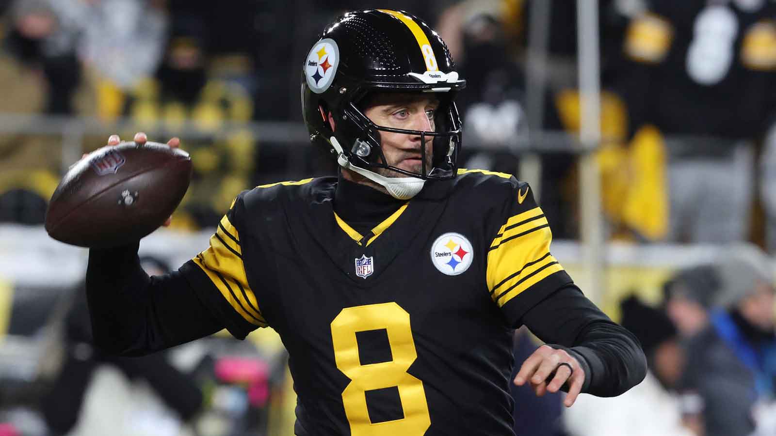 Steelers QB Aaron Rodgers’ tush push pose sparks hilarious reactions