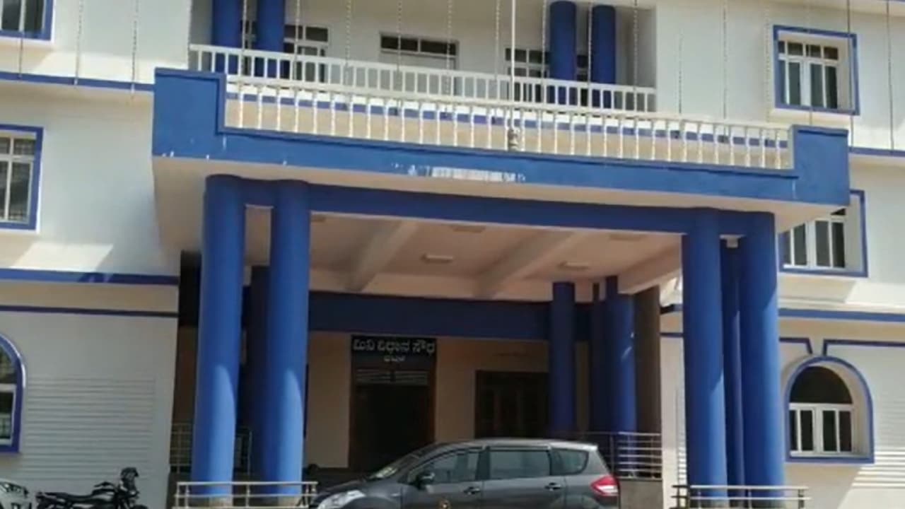 Karnataka: Hoax bomb threat at Bhatkal tahsildar’s office, police ...