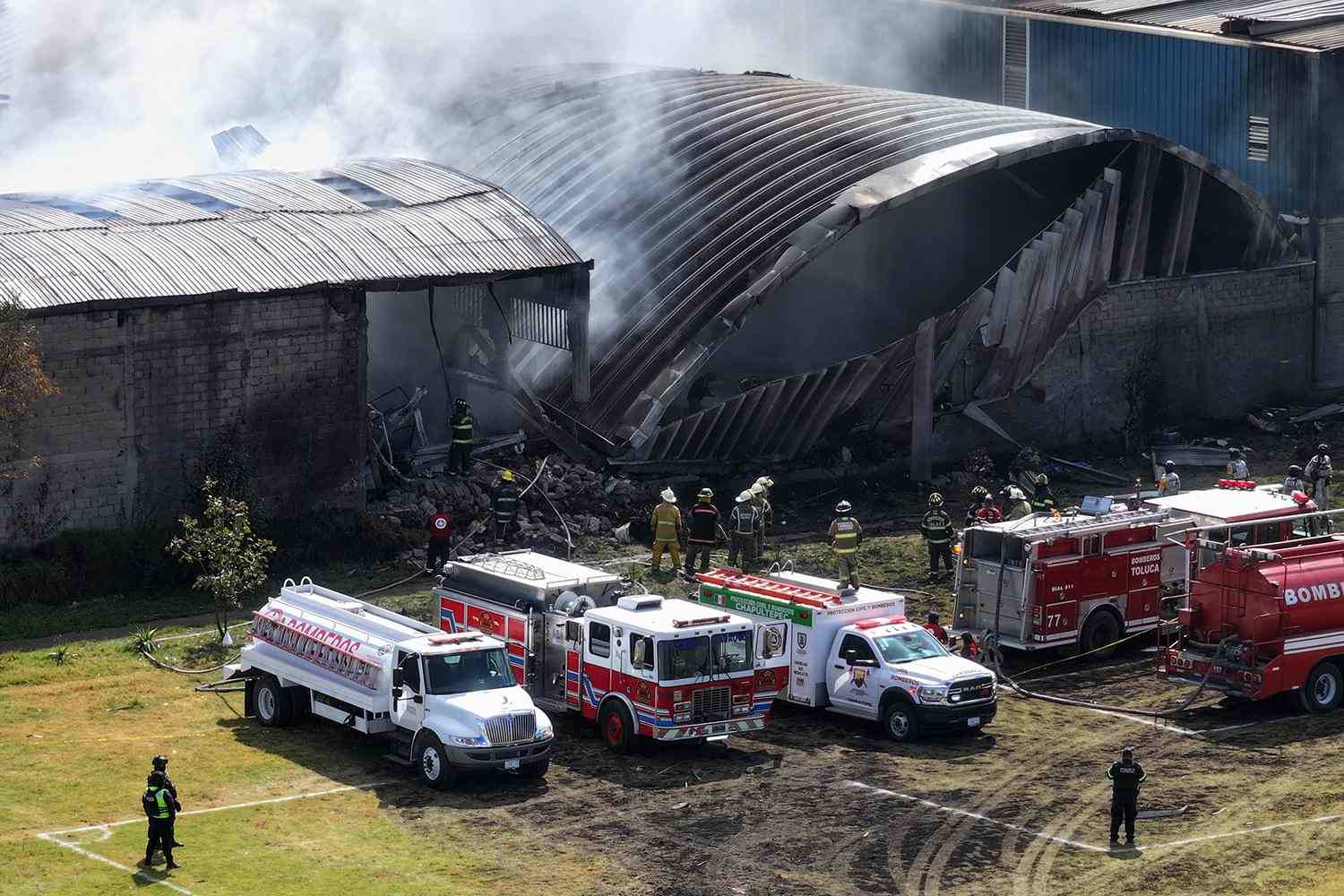 10 dead, including 3 children, after private jet attempts emergency ...