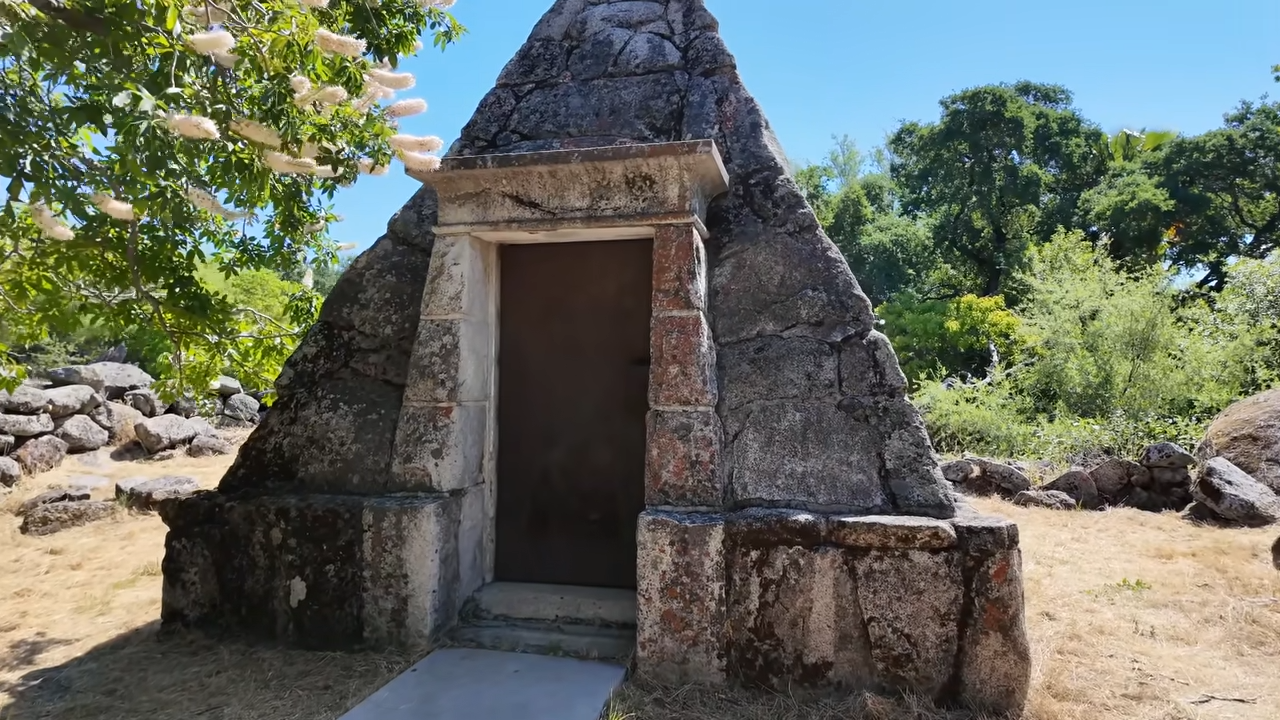 Why a 19th-century American family chose a pyramid over a grave