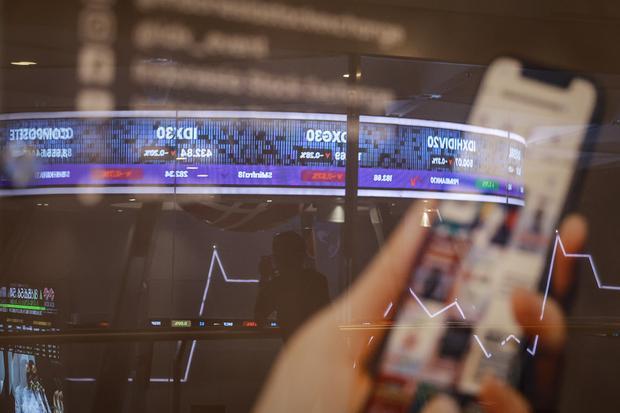 IHSG turun tinggalkan level 8.600, harga saham INET dan WIFI justru ...