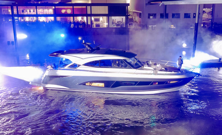 Bioscoopstand op zee: nieuwe Riviera 5600 laat je salon in een paar ...