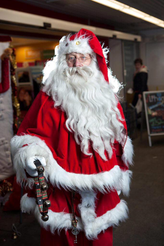 World’s longest serving Santa still bringing Christmas joy to kids ...
