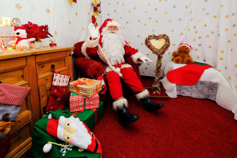 World’s longest serving Santa still bringing Christmas joy to kids ...