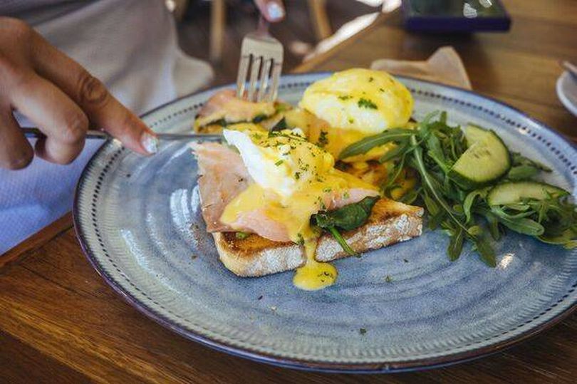 Quick and easy method ensures your air-fryer poached eggs come out ...