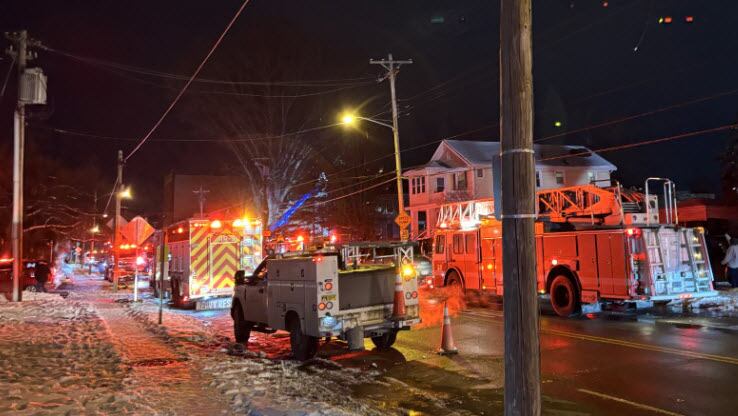 5 displaced in large Oakley house fire