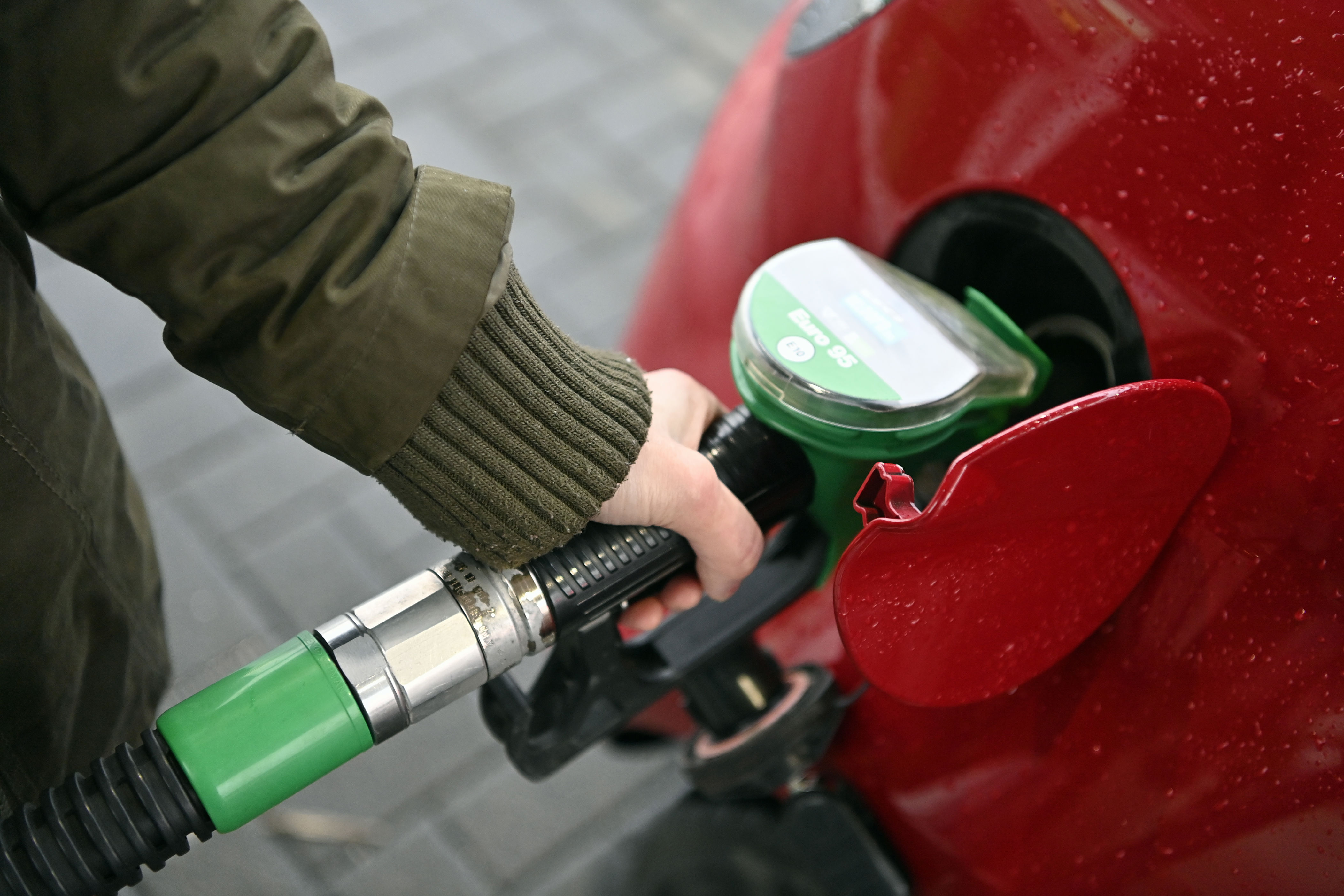 Benzine naar goedkoopste prijs sinds augustus 2021