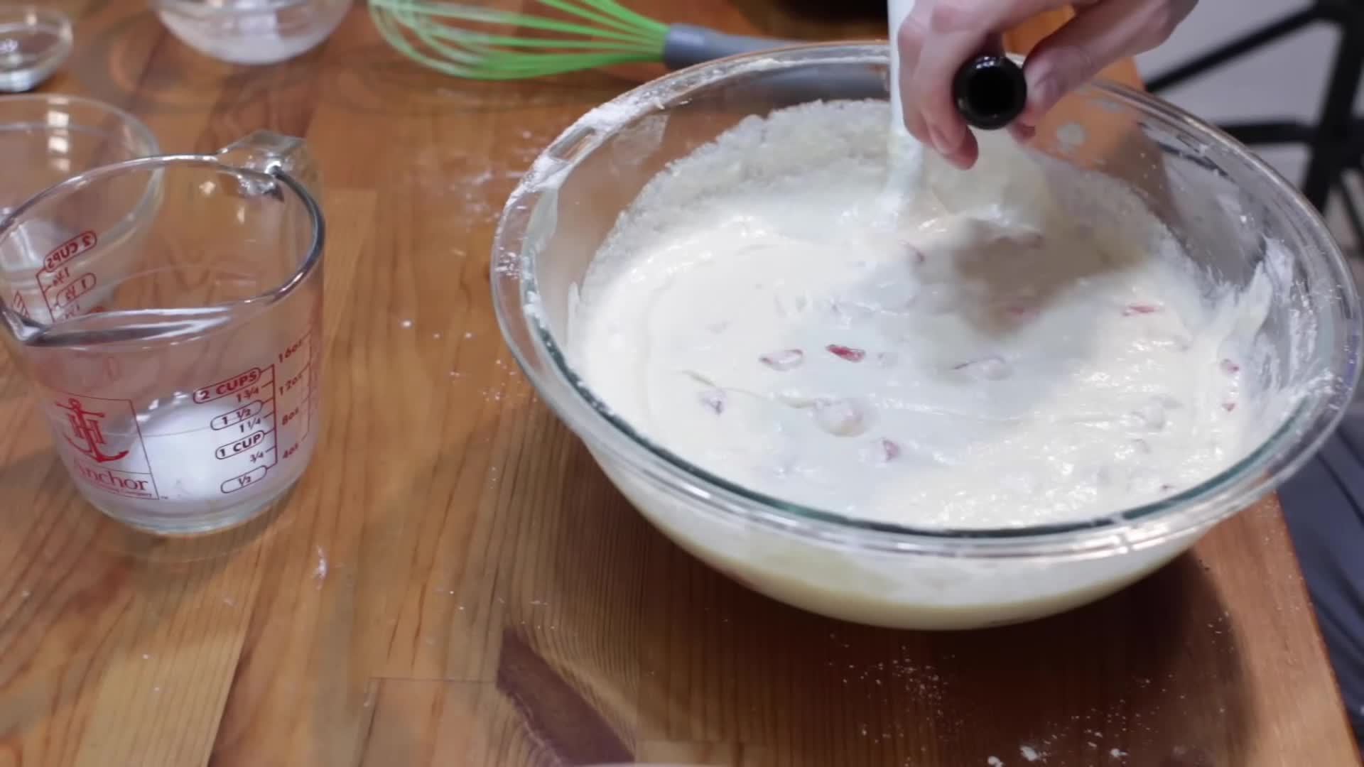 How to make strawberry cupcakes | Easy moist homemade strawberry ...