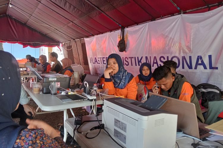 Bantuan pakaian untuk korban bencana Sumatera menumpuk, BNPB: Kirimlah ...