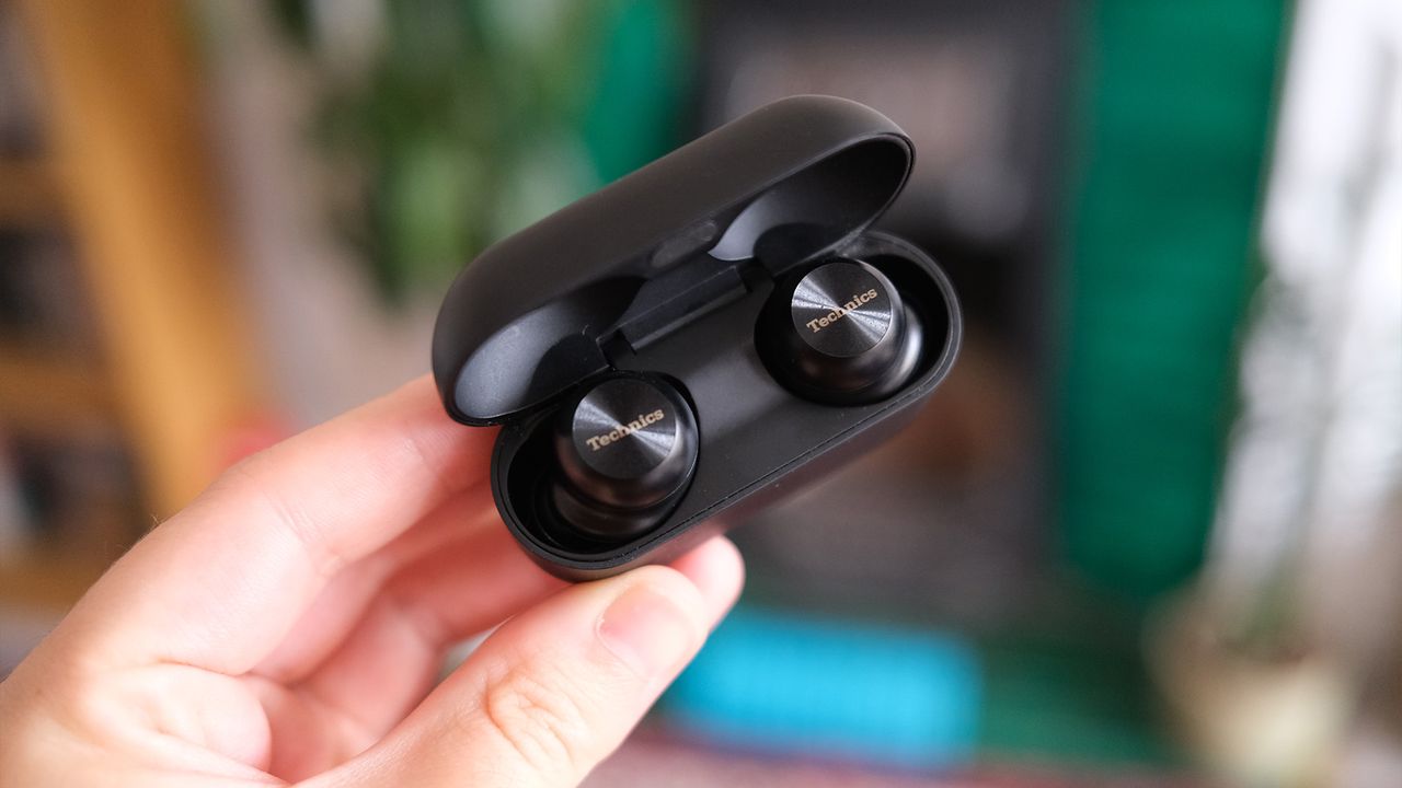 Buying new earbuds this Christmas? Here are 3 of the best – for all budgets