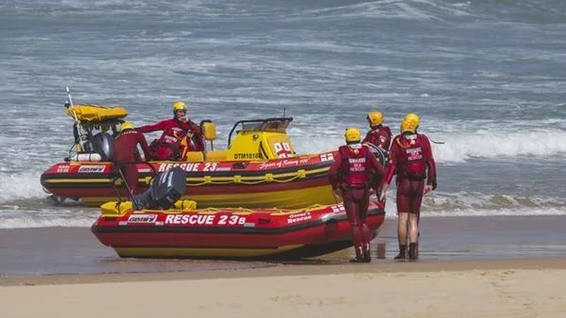 Rescue teams search for missing teenager in Fish Hoek rip currents