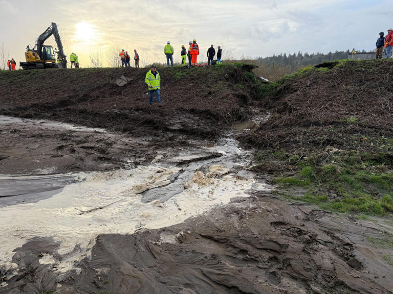 Second levee failure in Washington as latest atmospheric river slams ...