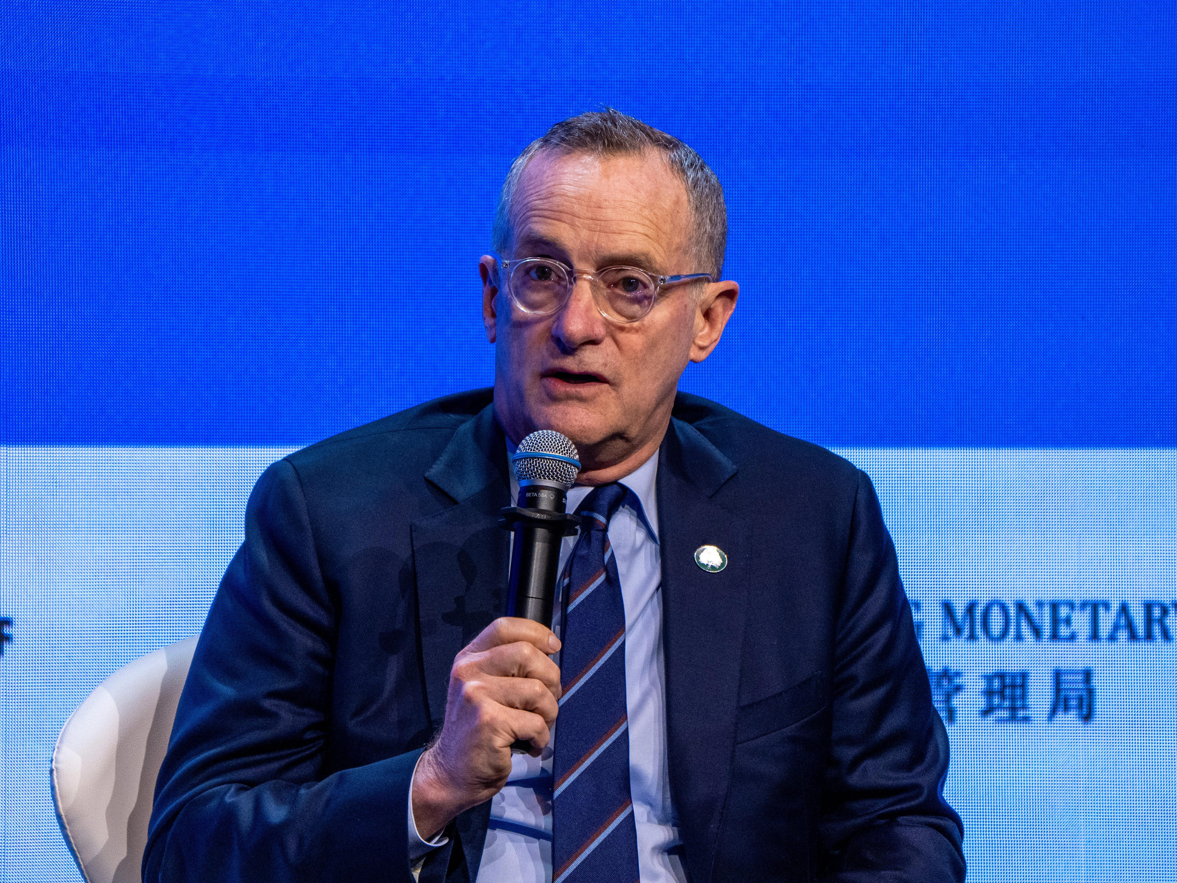 Howard Marks warned of an AI 'moonshot' mentality — and shared why he'd ...