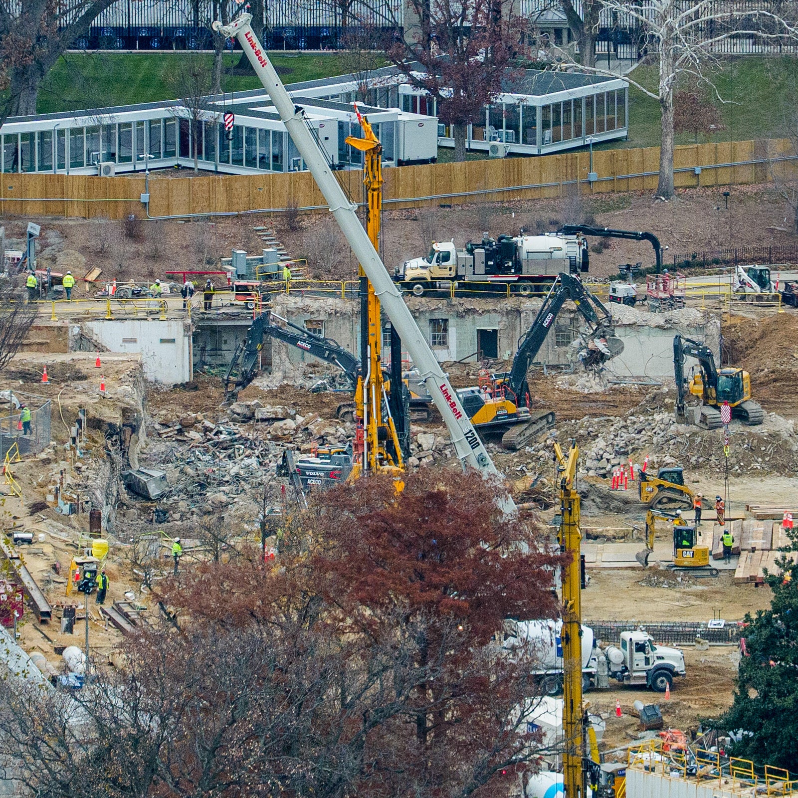 Raskin to introduce bill to require review of White House renovation plans
