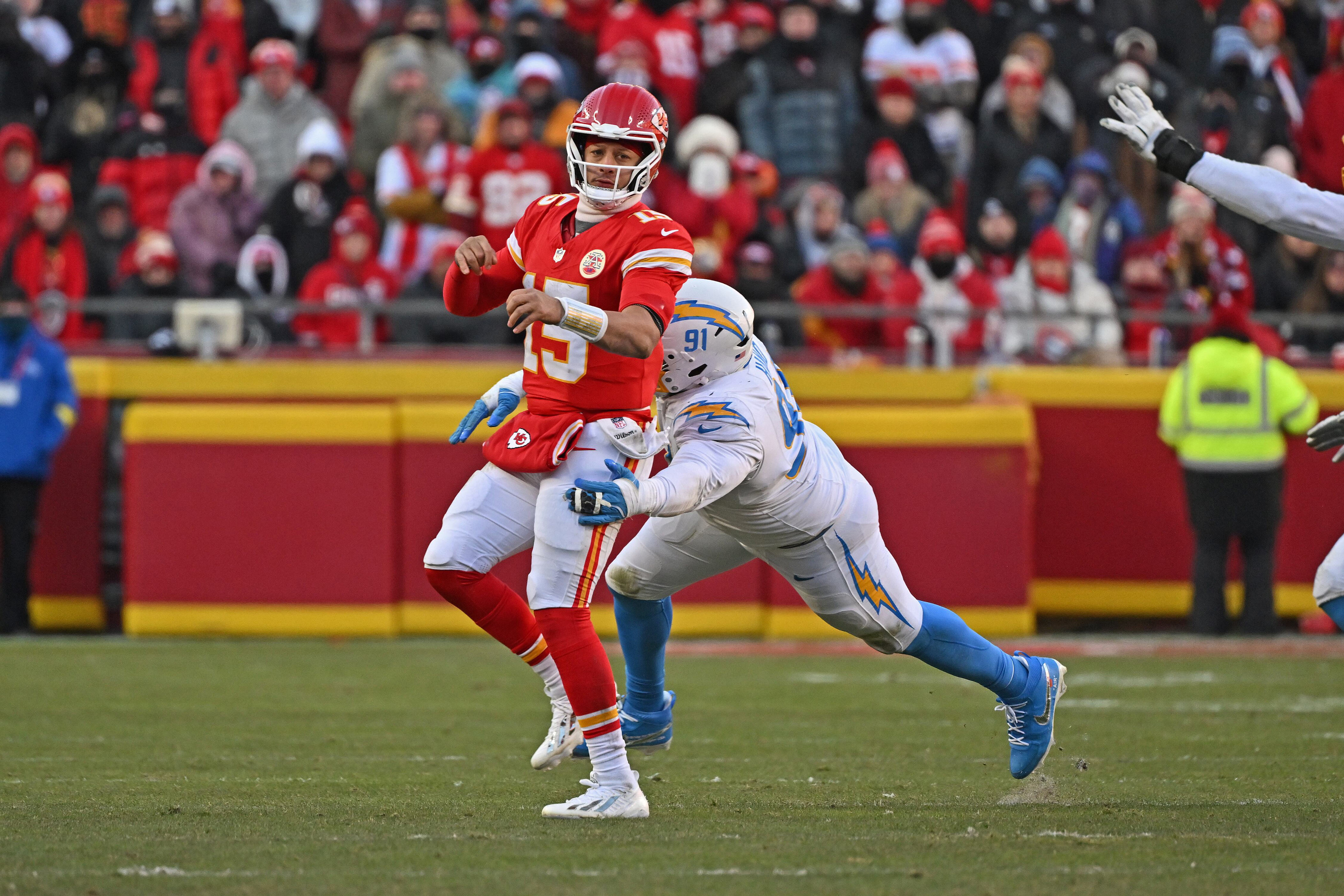 Mahomes undergoes ACL surgery in Dallas after exiting Chargers game ...
