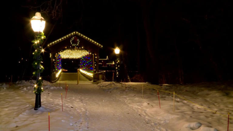 Holiday light tour: Winter lights walking trail in Ada