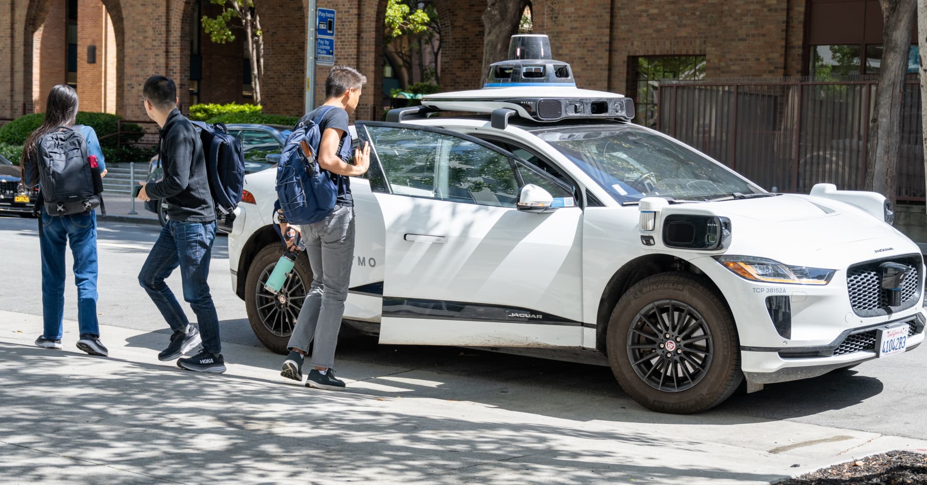 2025: The year that the robotaxi went mainstream with Waymo leading the ...
