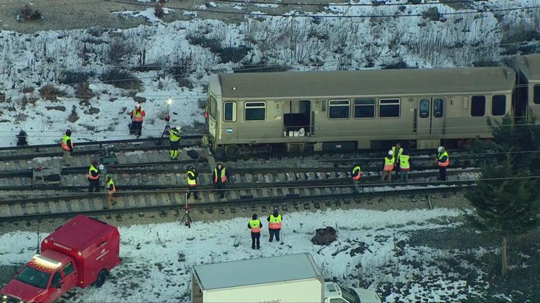 Commuters face delays after track issue in Skokie halts Yellow Line trains