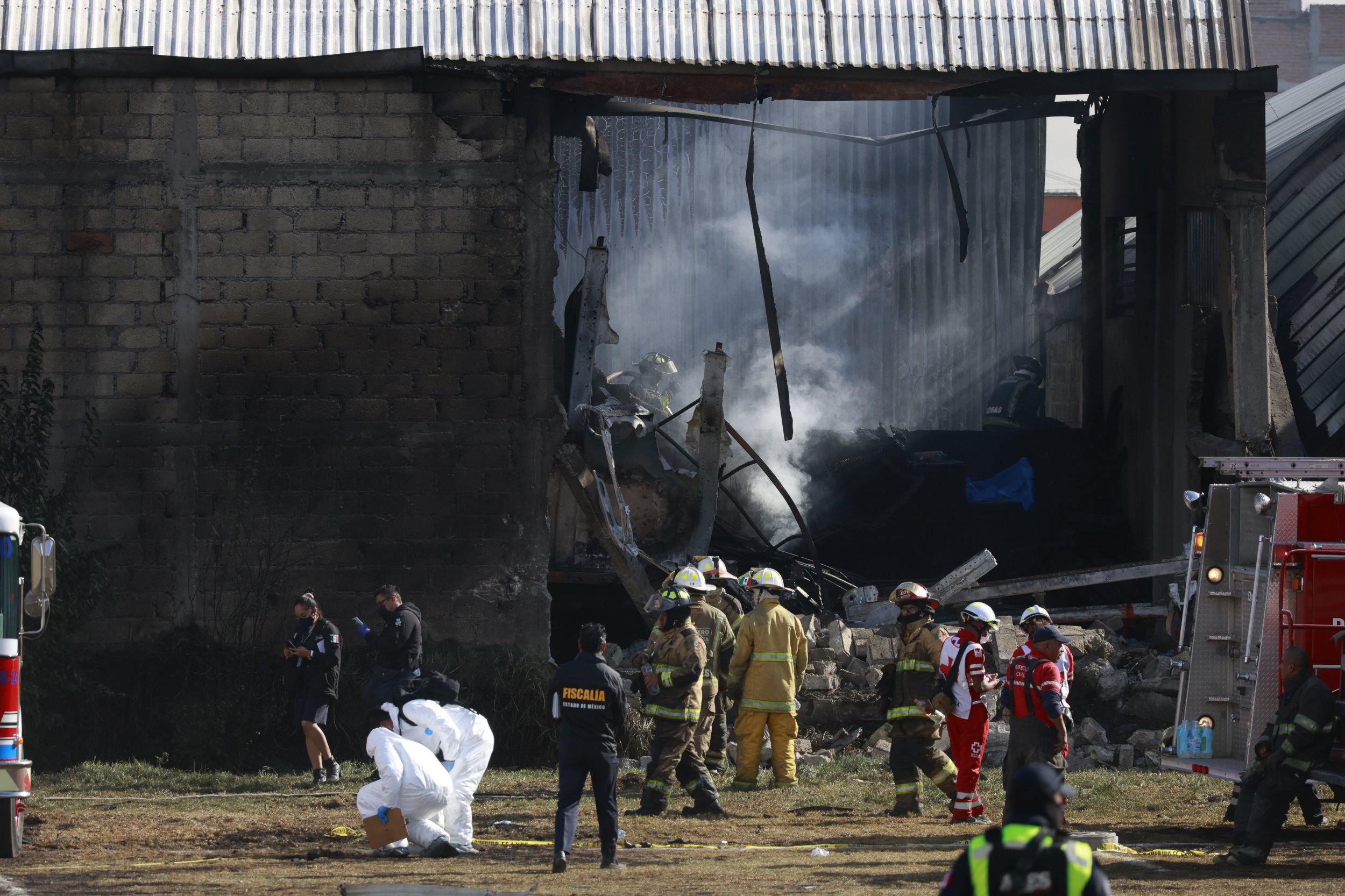 Ten dead as plane crashes during emergency landing