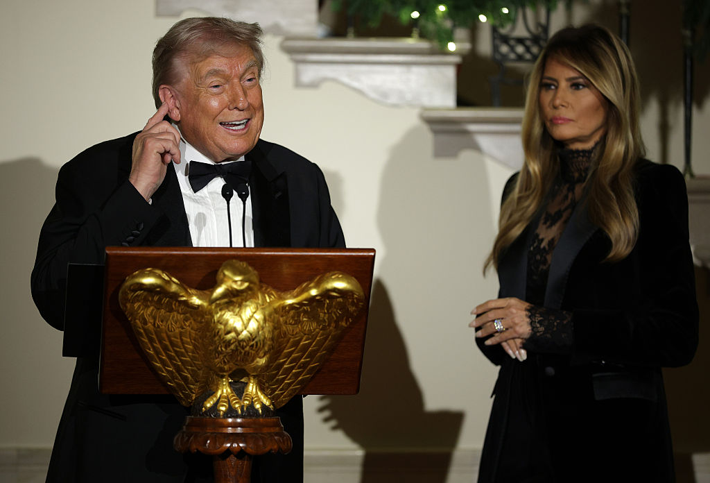‘Zoom in on Melania’s face’: Melania tells Trump to handle Christmas ...