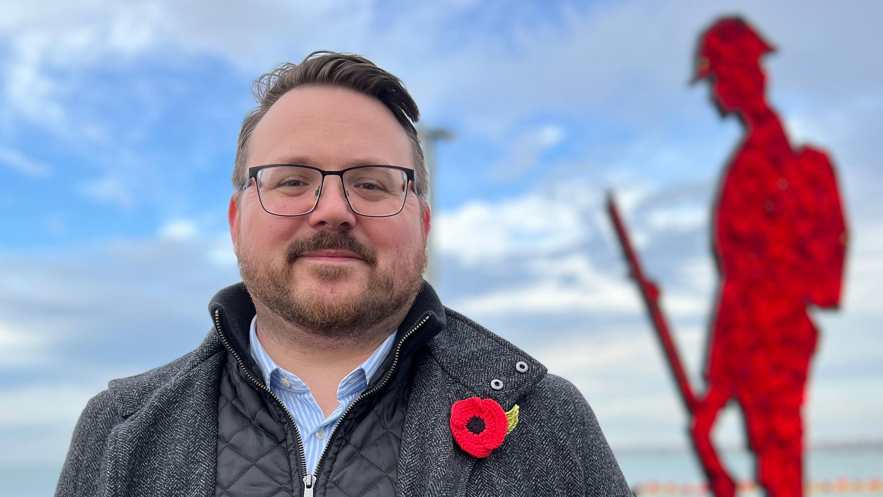 Striking poppy display raises £20,000 for charity