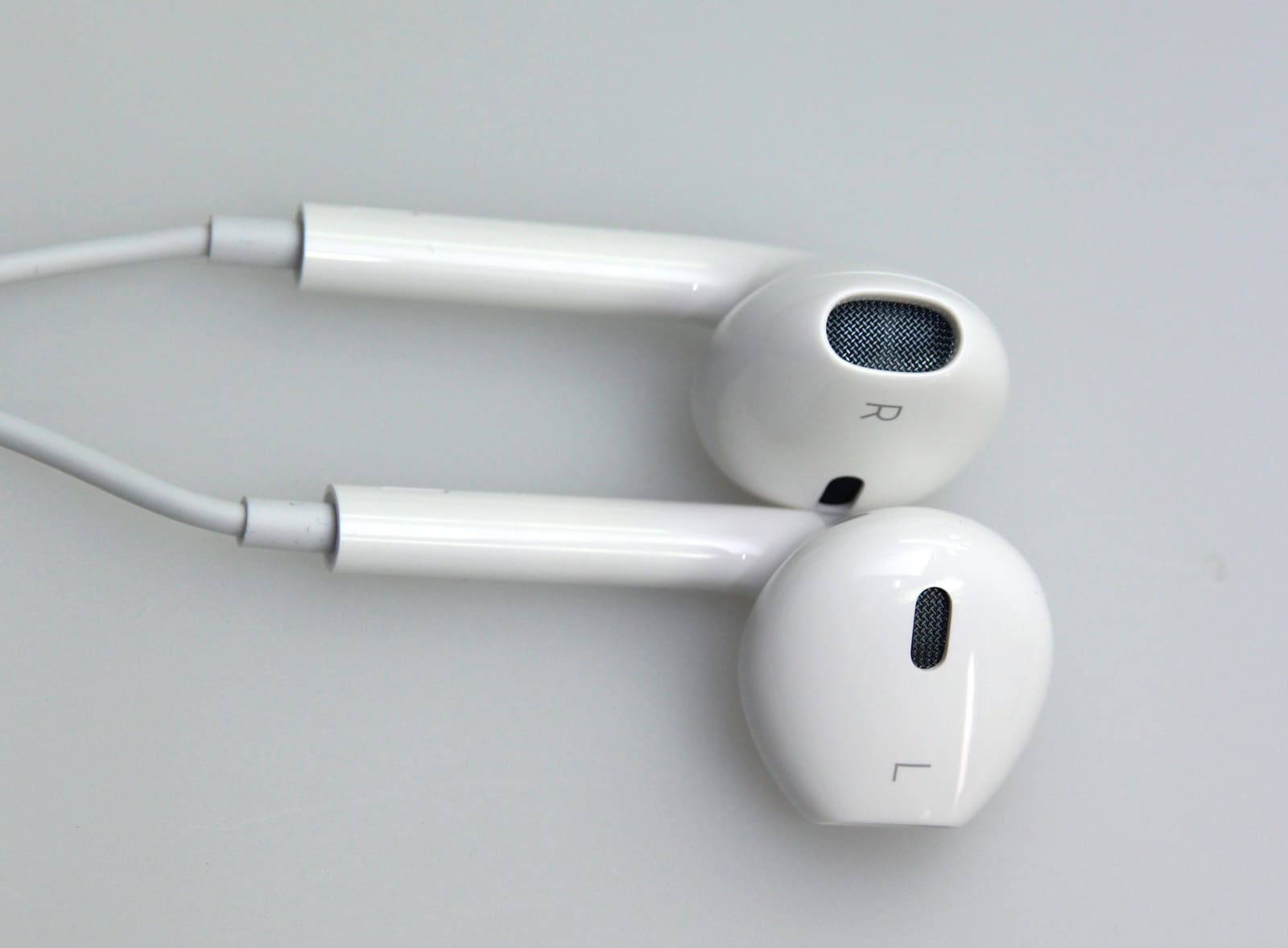 Hate wireless? Apple’s classic EarPods are under $11 right now