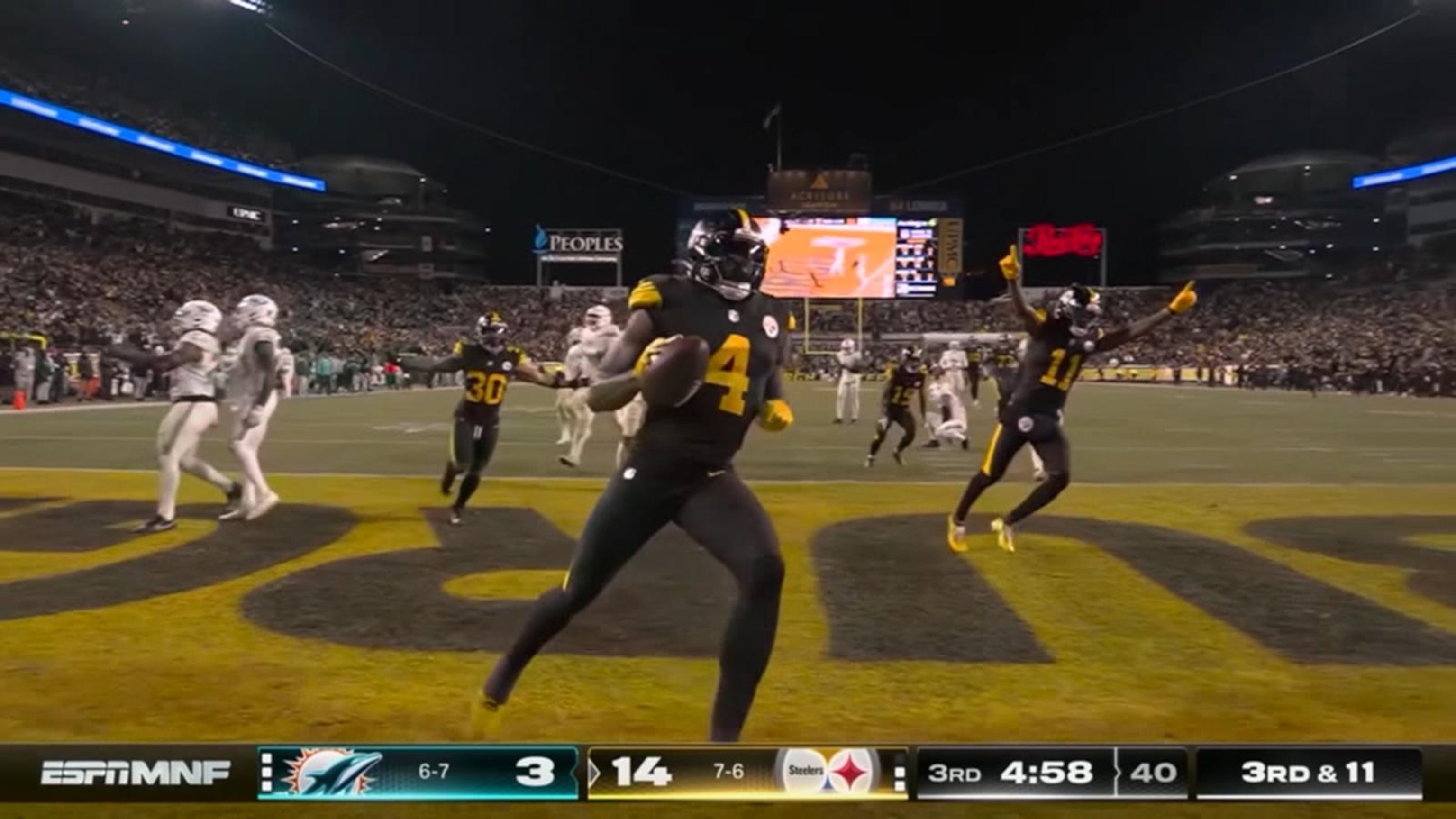 Steelers take on Dolphins; latest on Mahomes injury