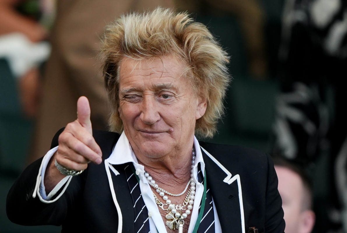 Rod Stewart, 80, abruptly brings concert to a halt to scold unruly fan