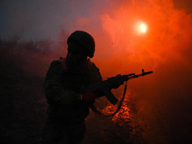 Trotz hoher Verluste: Russland schickt seine Soldaten mit alter Vietnam ...