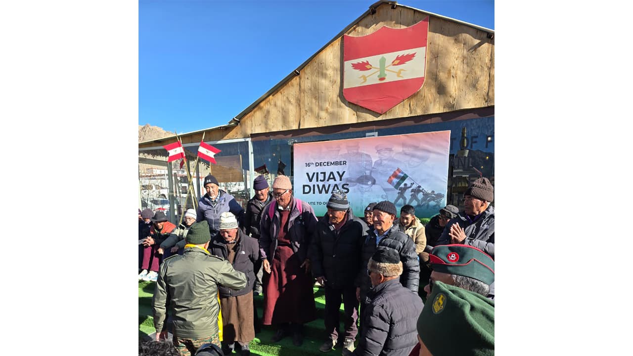 Vijay Diwas: Fire and Fury Corps pays homage to 1971 war heroes in Leh