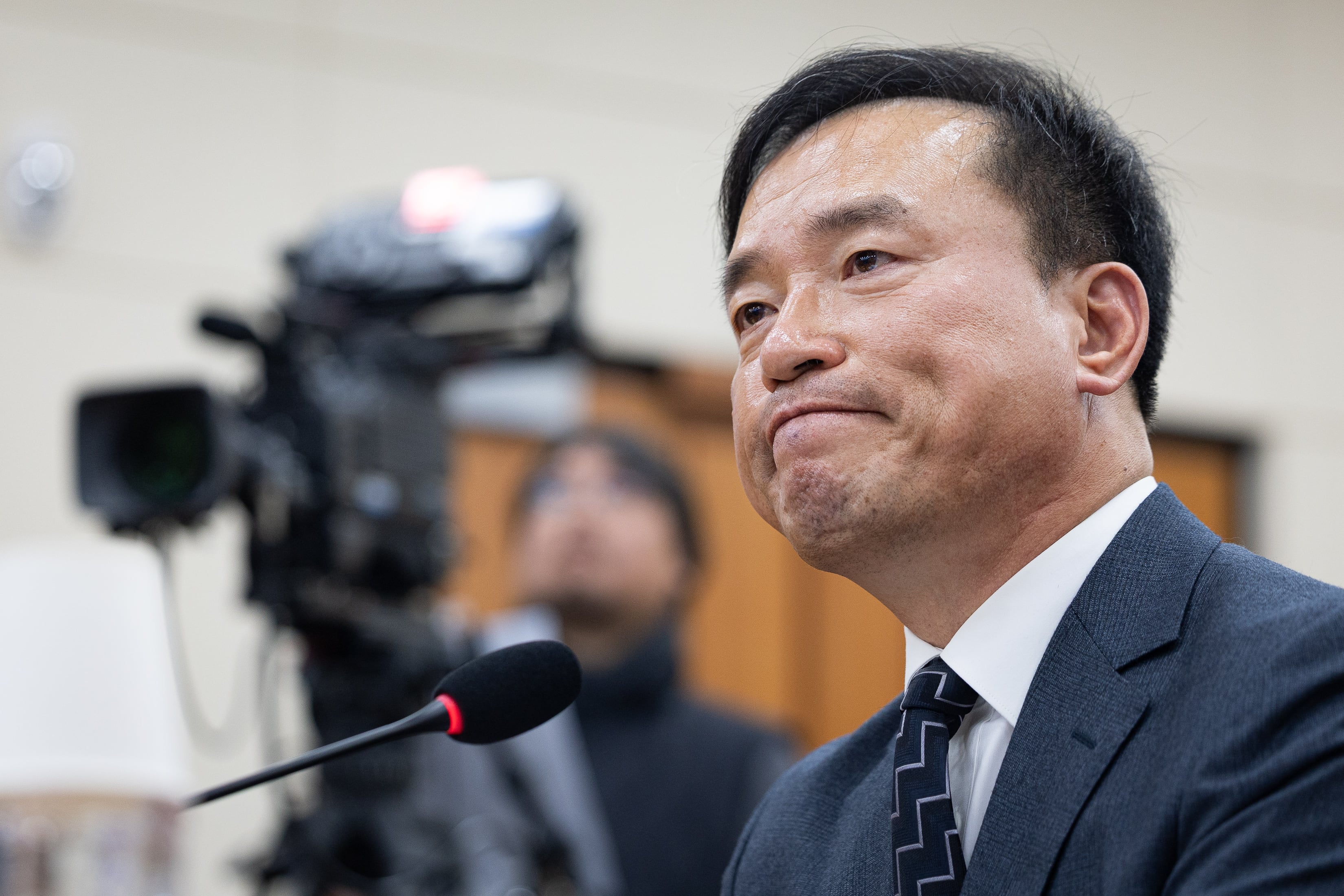 Kim Jong-cheol proposes regulating teen SNS use