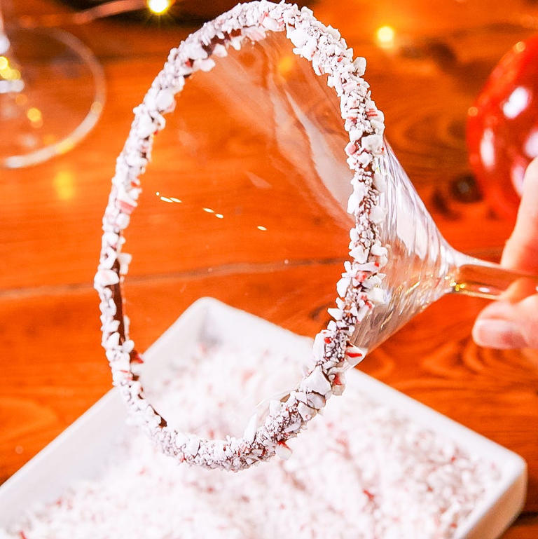 These peppermint martinis taste (& look) as festive as they sound
