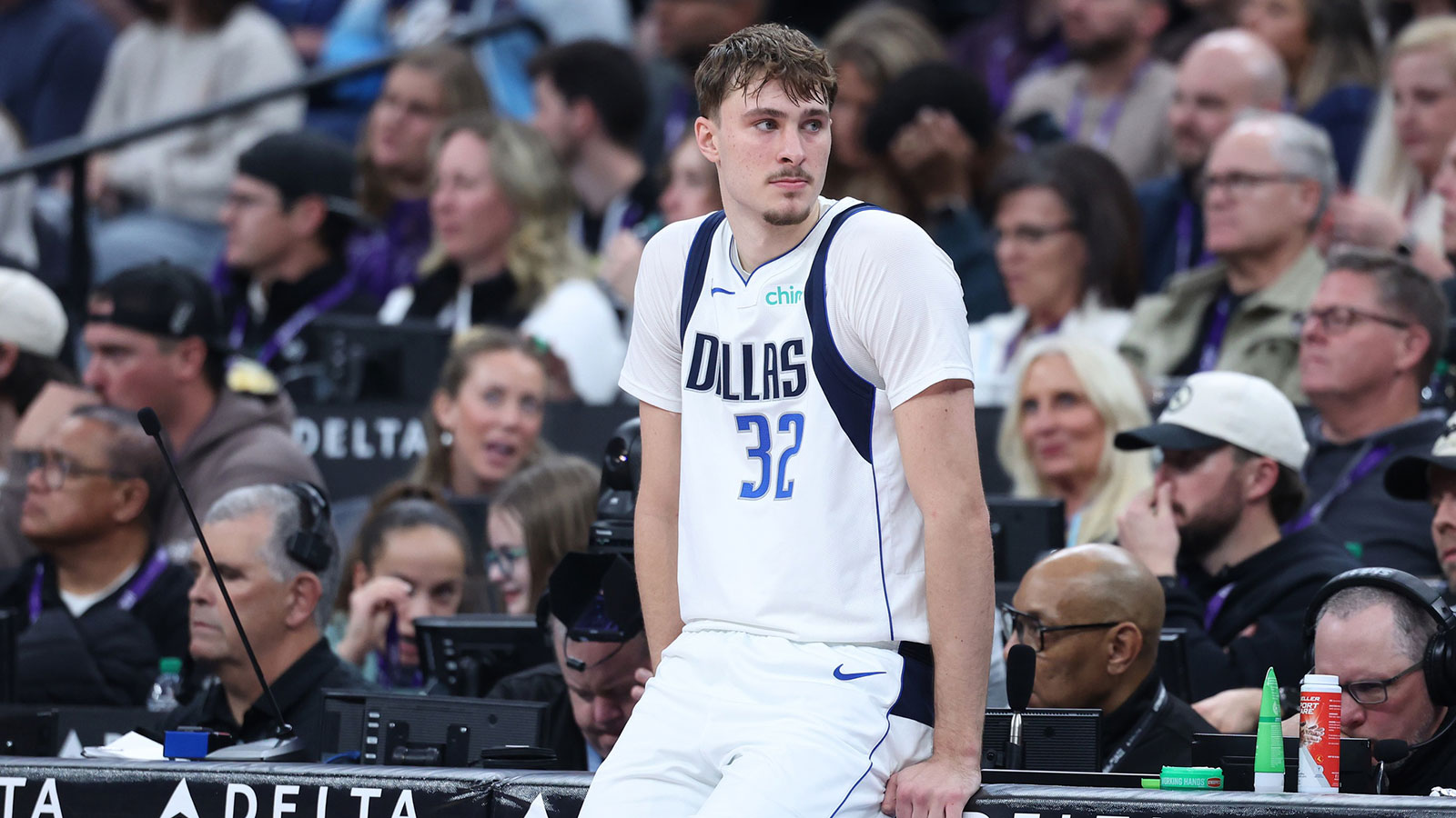 Mavericks’ Cooper Flagg seen with bag of ice for ankle injury after ...