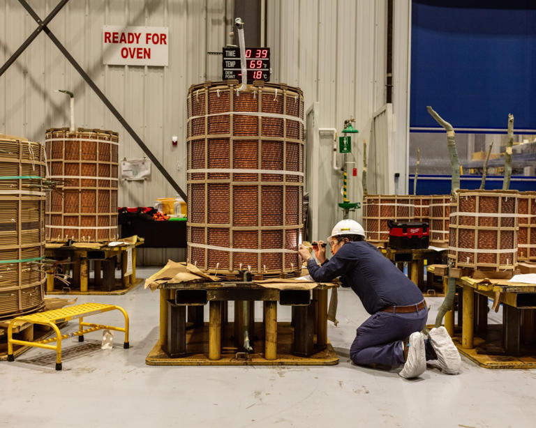 The factory workers who build the power grid by hand