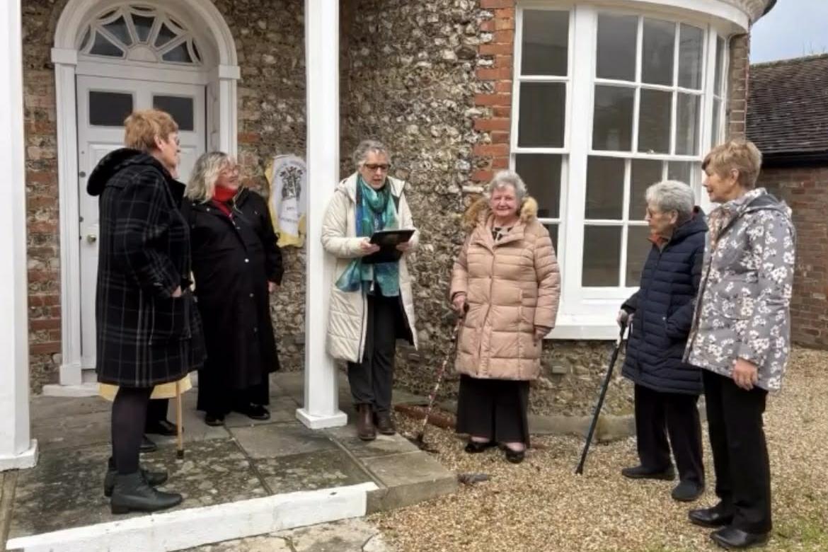 Blue plaque unveiling marks 74 years of Women’s Institute history in ...