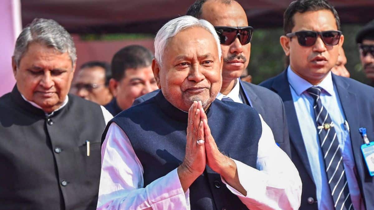 Complaint filed against Bihar CM Nitish Kumar for pulling woman's hijab ...