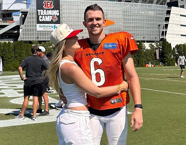 Stunning fiancee of NFL star goes viral for bold game day outfit in ...
