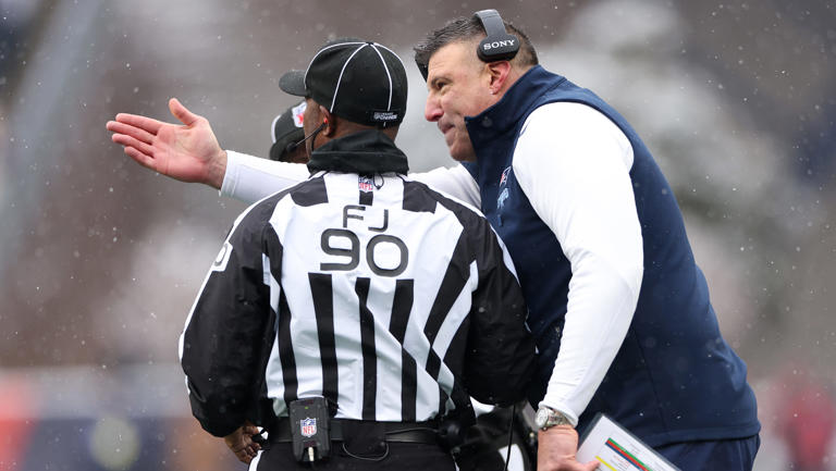 Patriots’ Mike Vrabel issues blunt response to controversial officiating