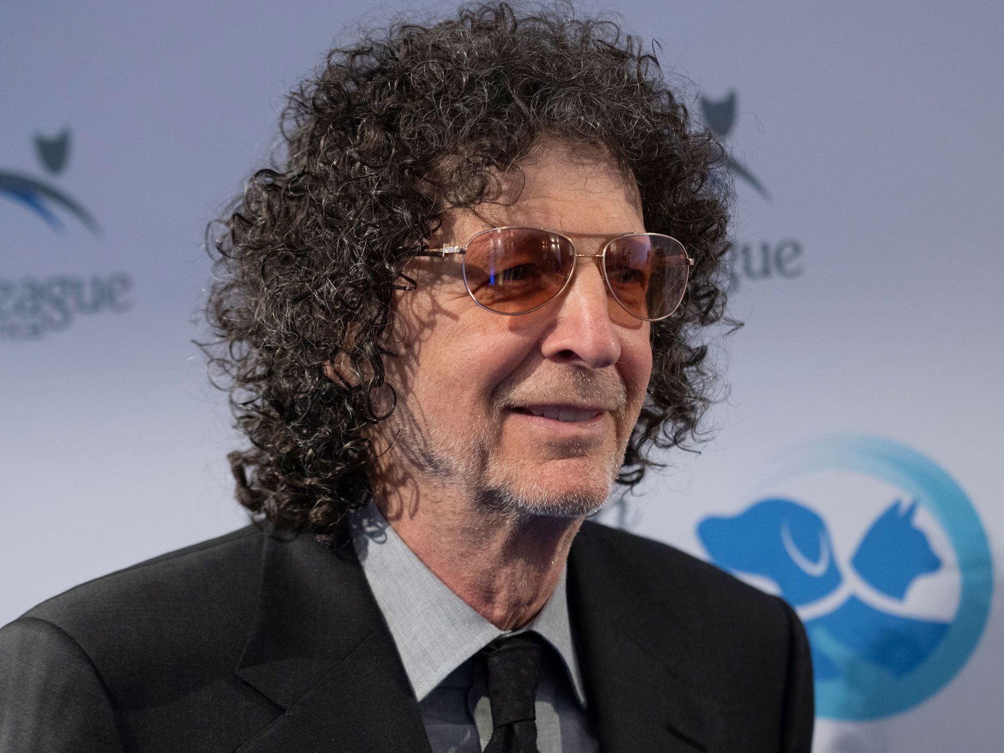 Howard Stern shuts down retirement rumours, inks new 3-year deal