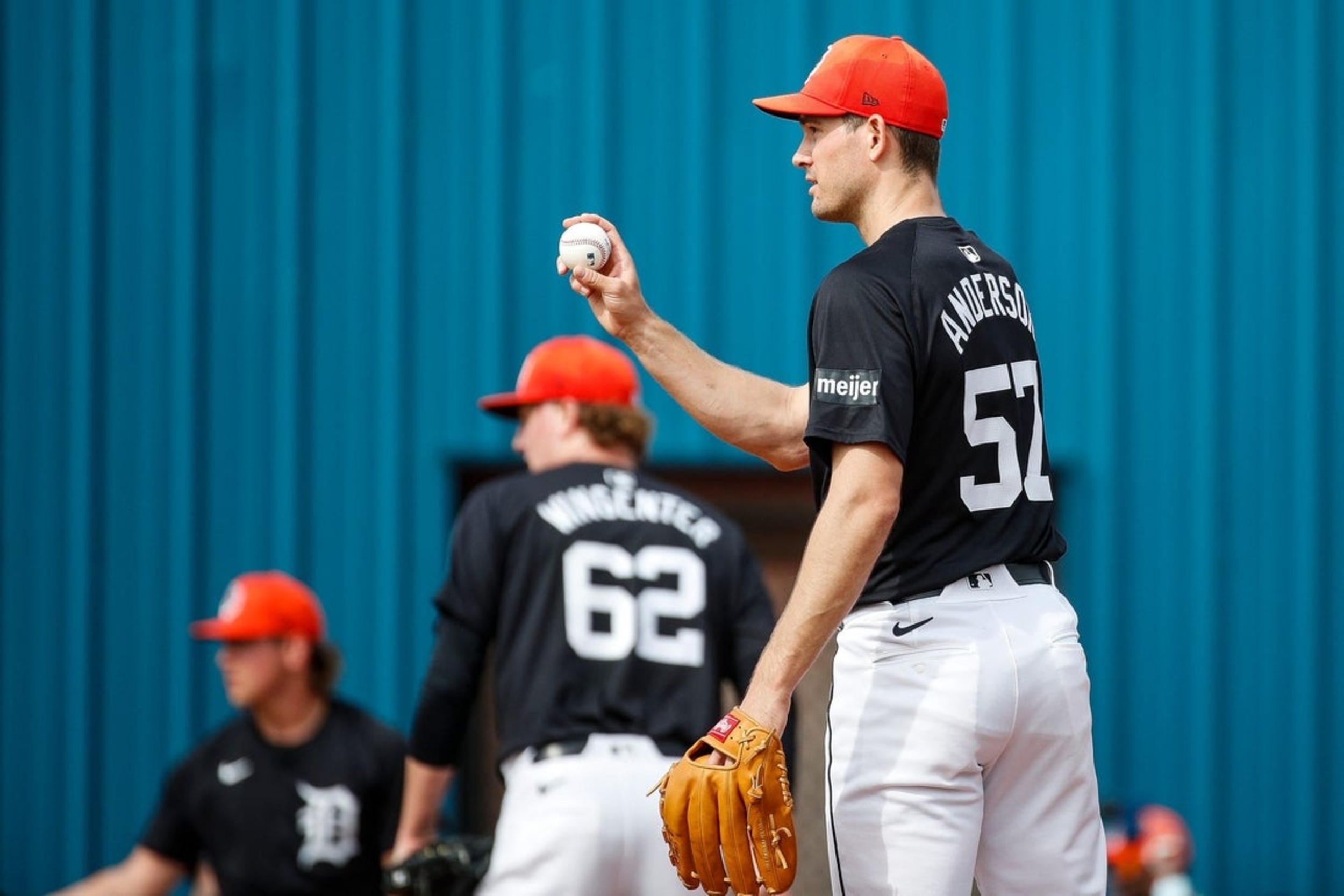 Tigers reach 1-year deal with RHP Drew Anderson