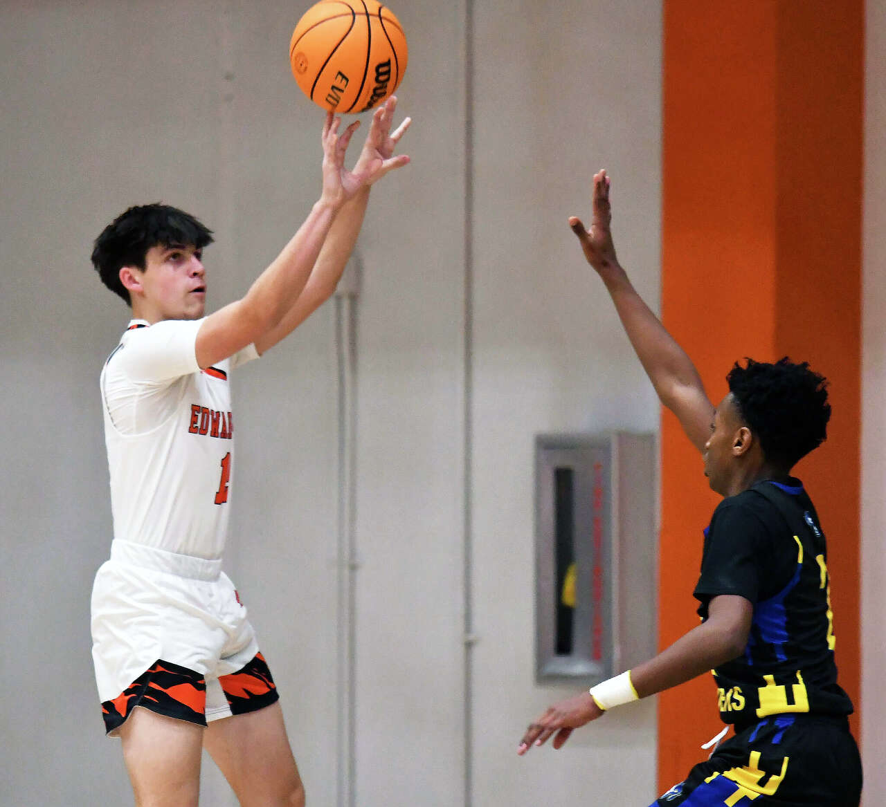 Edwardsville's Wedel takes advantage of playing time in rout