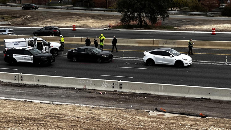Austin police investigating deadly crash on MoPac