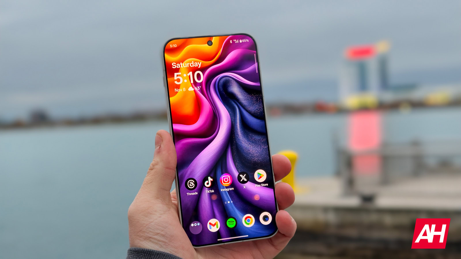 OnePlus wants to put a 2K 240Hz display in your pocket as soon as possible