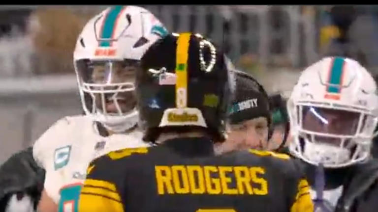 Aaron Rodgers directs taunting Dolphins sideline to scoreboard in funny ...