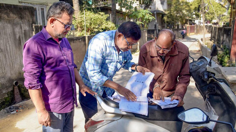 ECI releases SIR draft rolls: Over 1 crore voters deleted across West ...