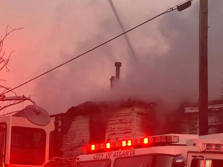 Crews battle house fire in southeast Atlanta