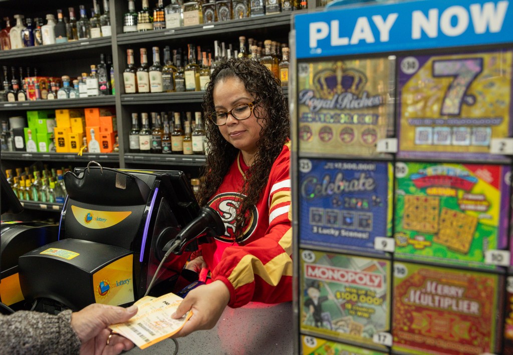 Powerball jackpot climbs to $1.25B, second-largest prize, after no ...